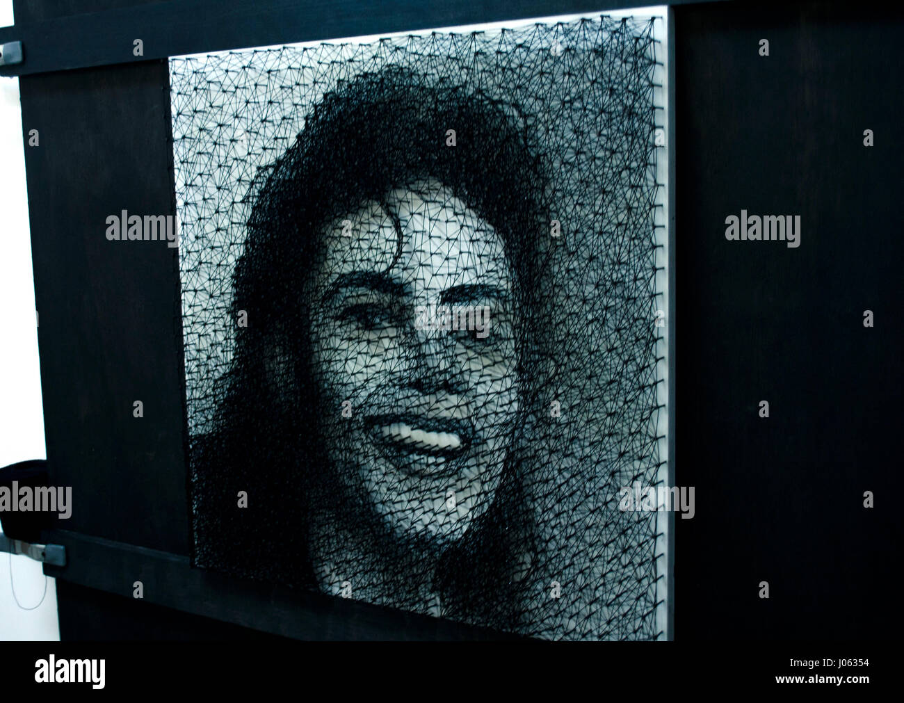 AN INCREDIBLE portrait of Michael Jackson made from string and nails ...