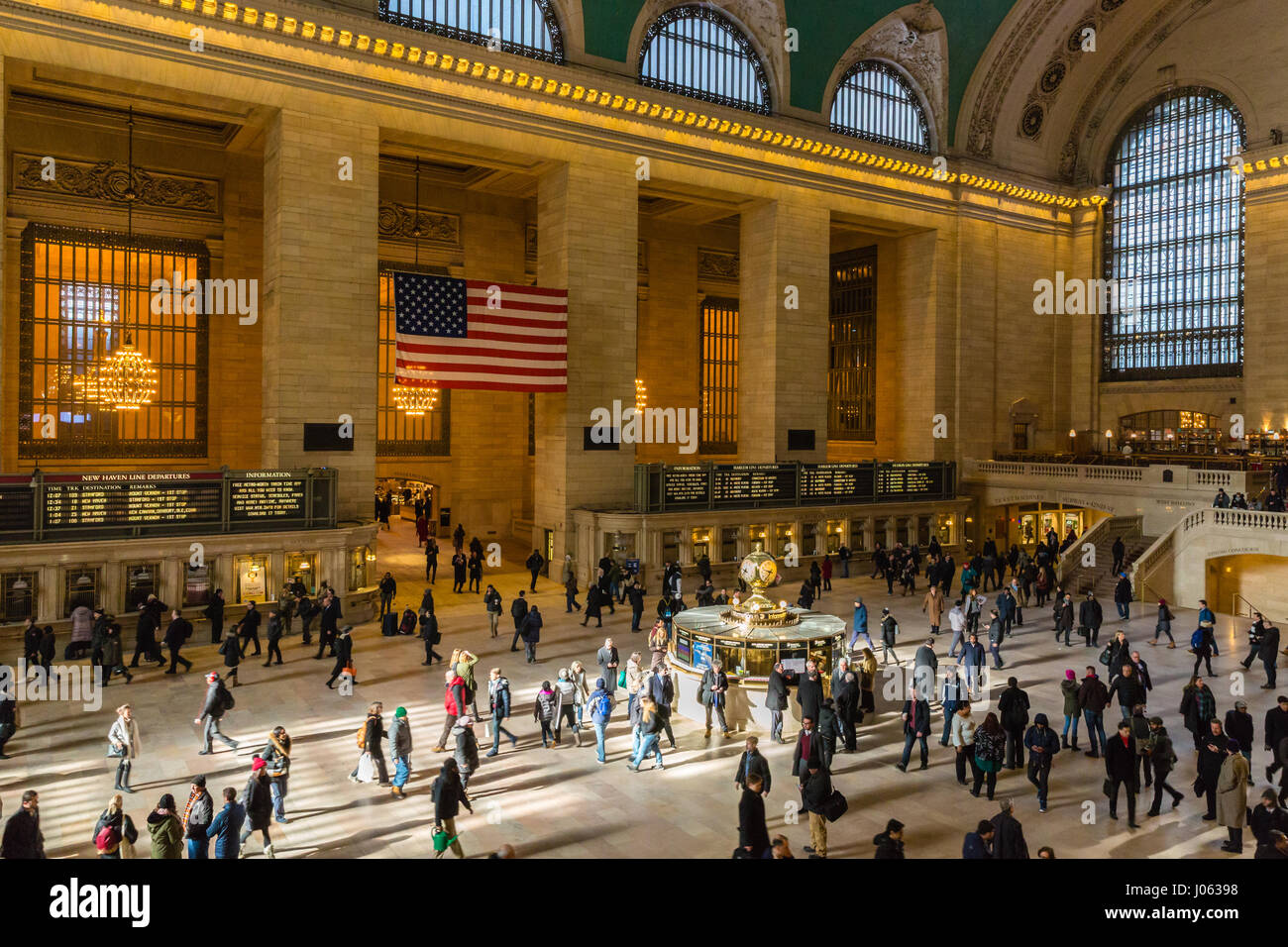 Crowds in the main concourse, Grand Central Station, New York Stock ...