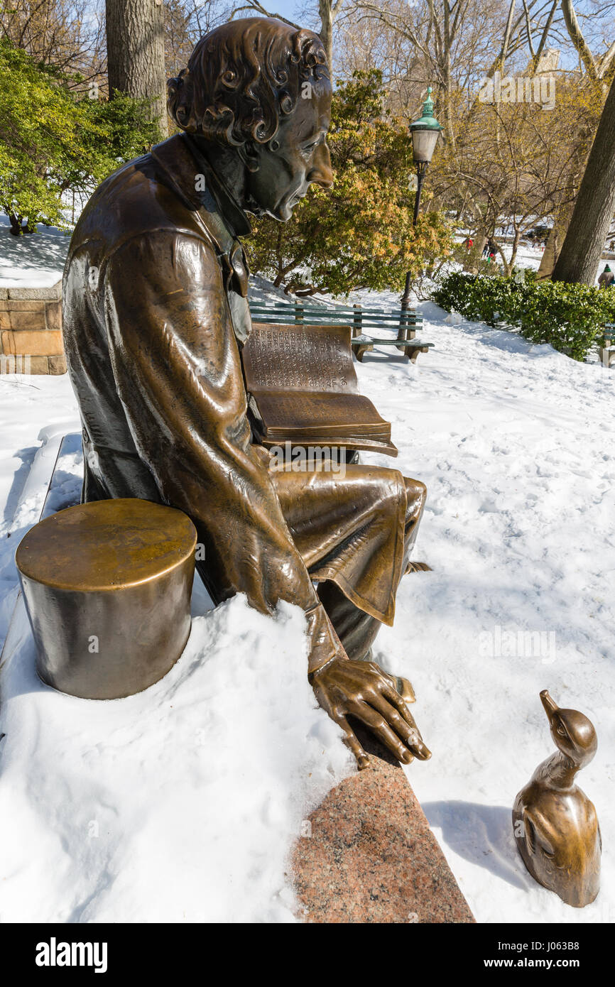 Bronze statue of Hans Christian Andersen Stock Photo - Alamy