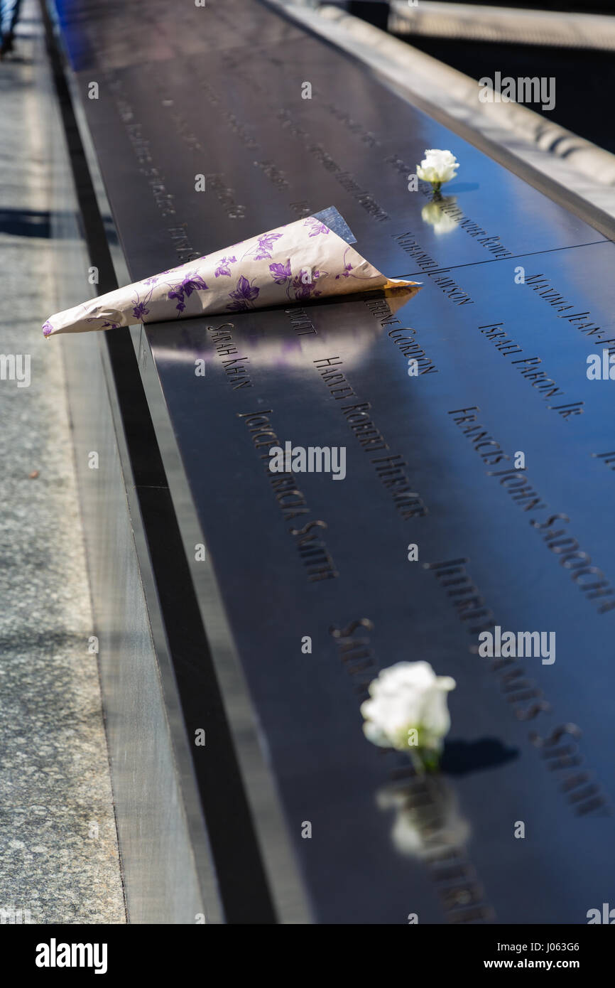 Site of the twin towers memorial waterfalls Stock Photo - Alamy