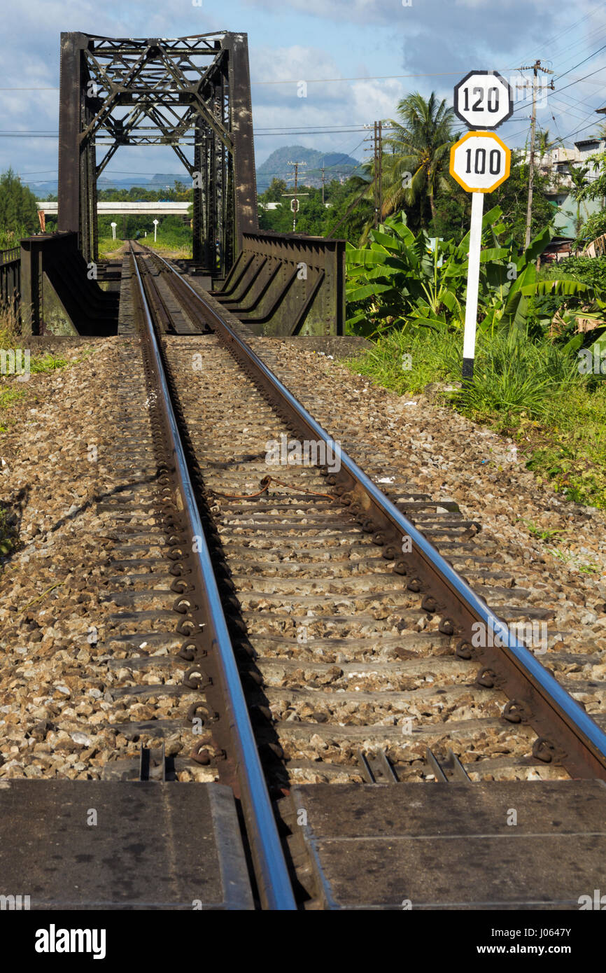 Single track railway bridge hi-res stock photography and images - Alamy