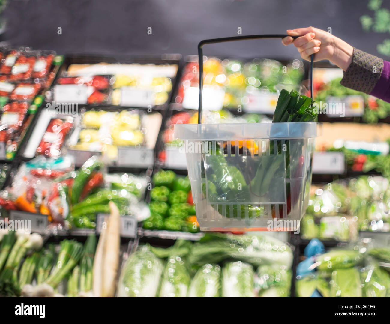 Hand holding food hi-res stock photography and images - Alamy