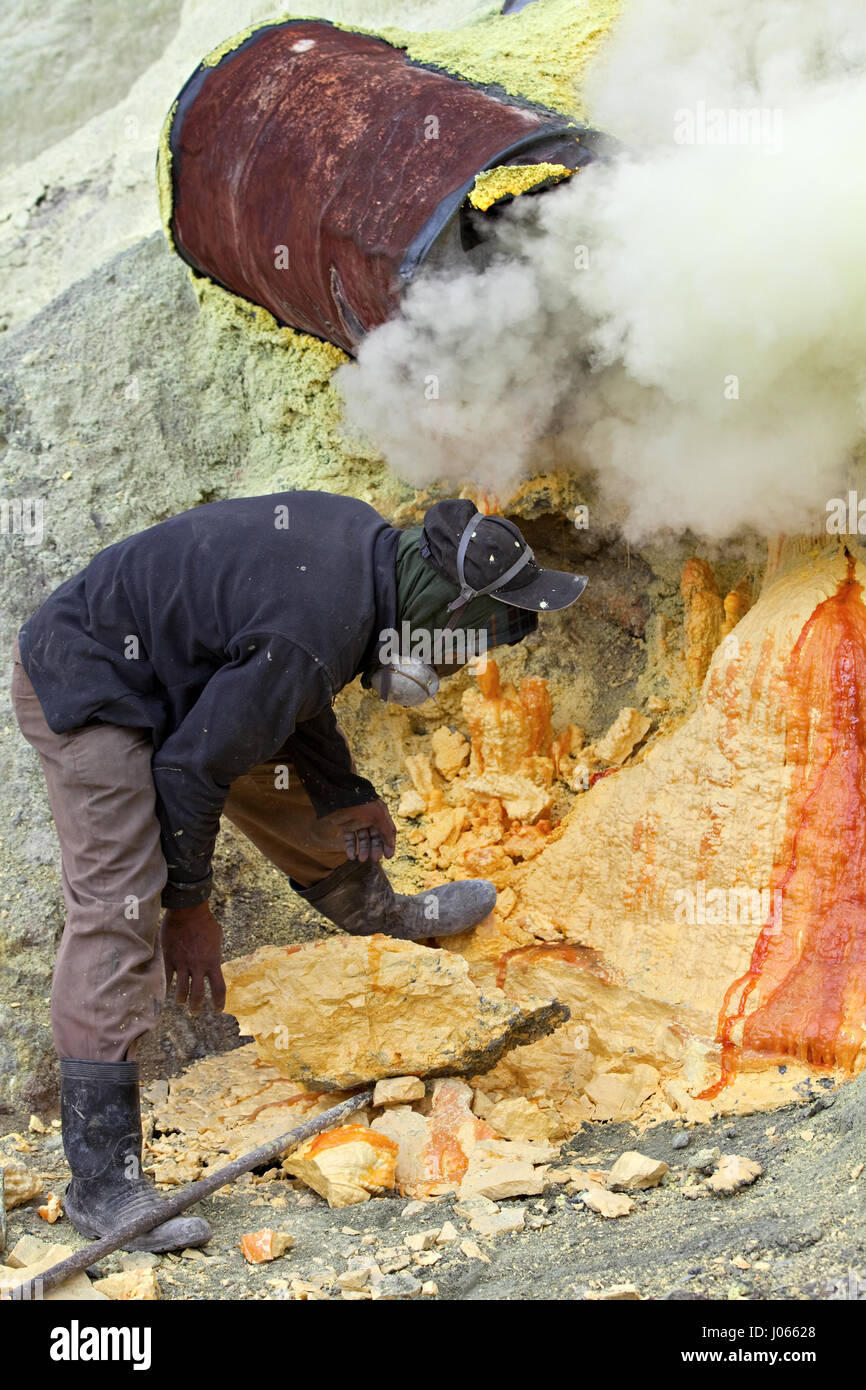 One miner is busy extracting sulphur from the side of the crater ...