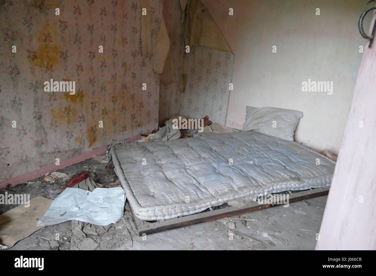 DERBYSHIRE, UK: DOES THIS abandoned dairy farm represent the slow death ...