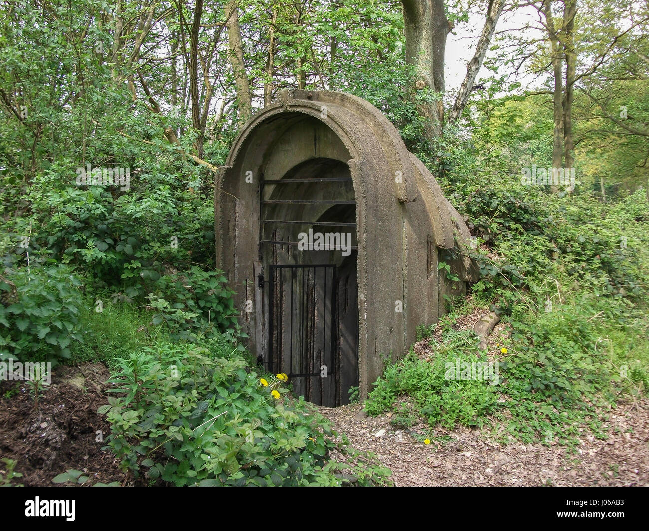 Air raid shelter london hi-res stock photography and images - Alamy
