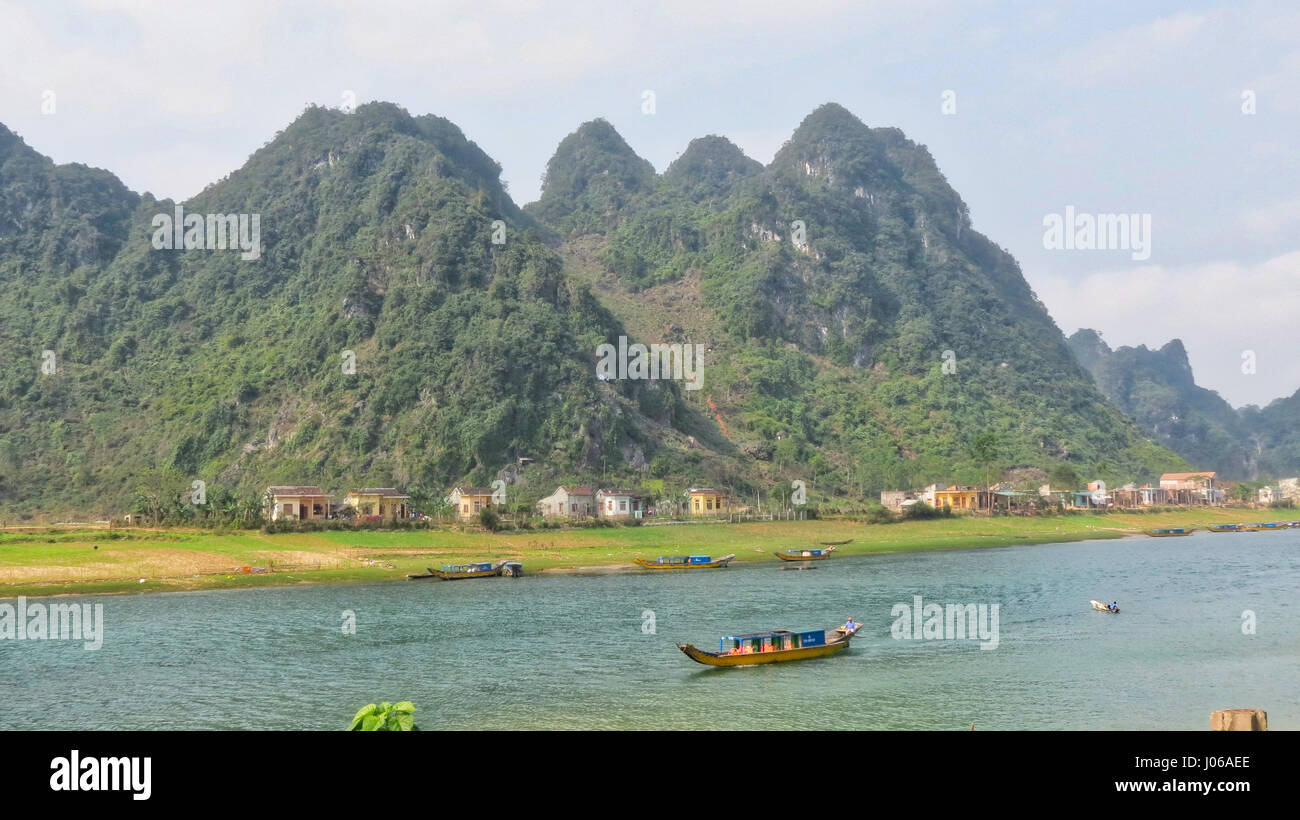 SON DOONG, VIETNAM: EYE-OPENING images showing tourists venturing and ...