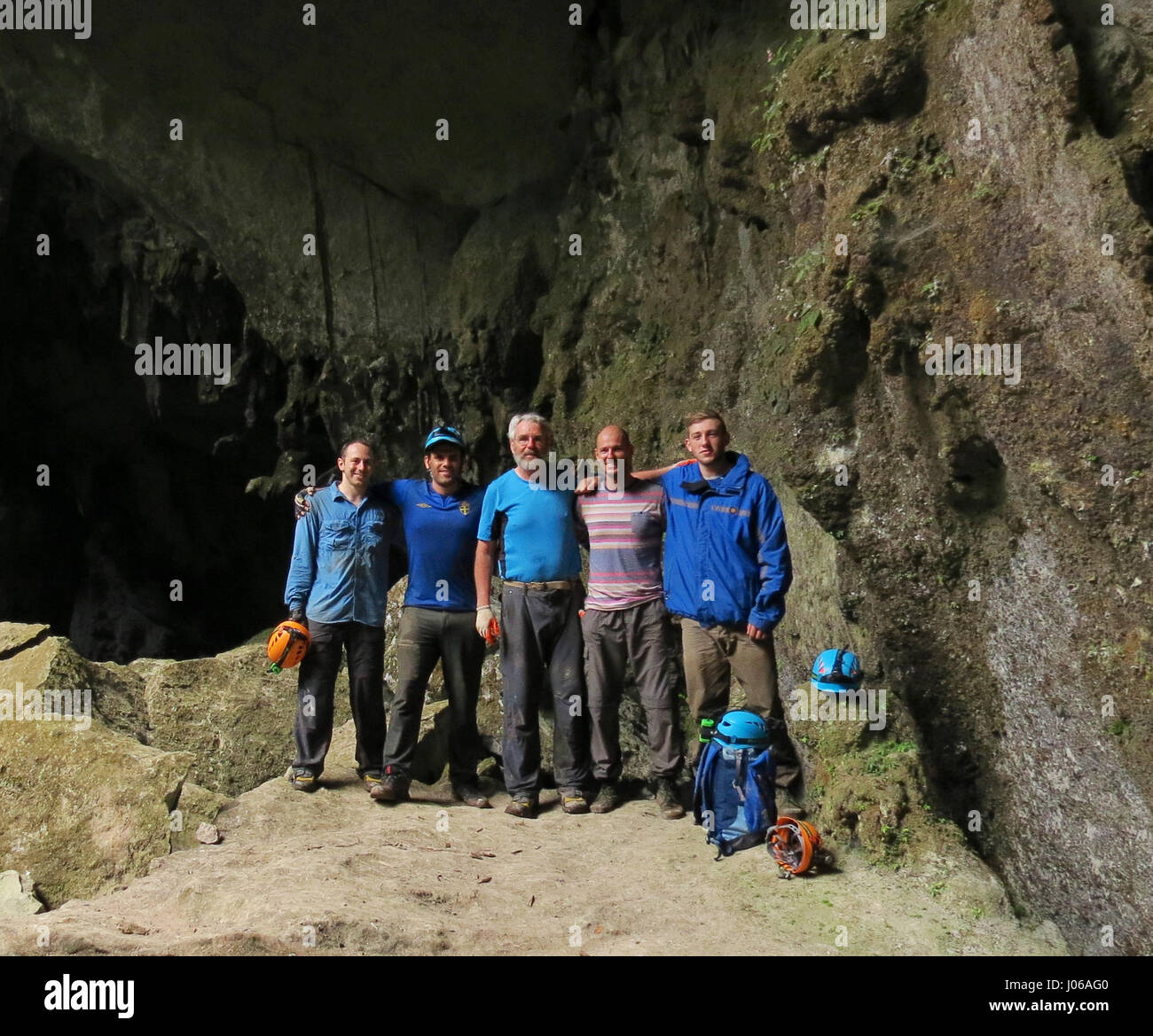 SON DOONG, VIETNAM: EYE-OPENING images showing tourists venturing and ...