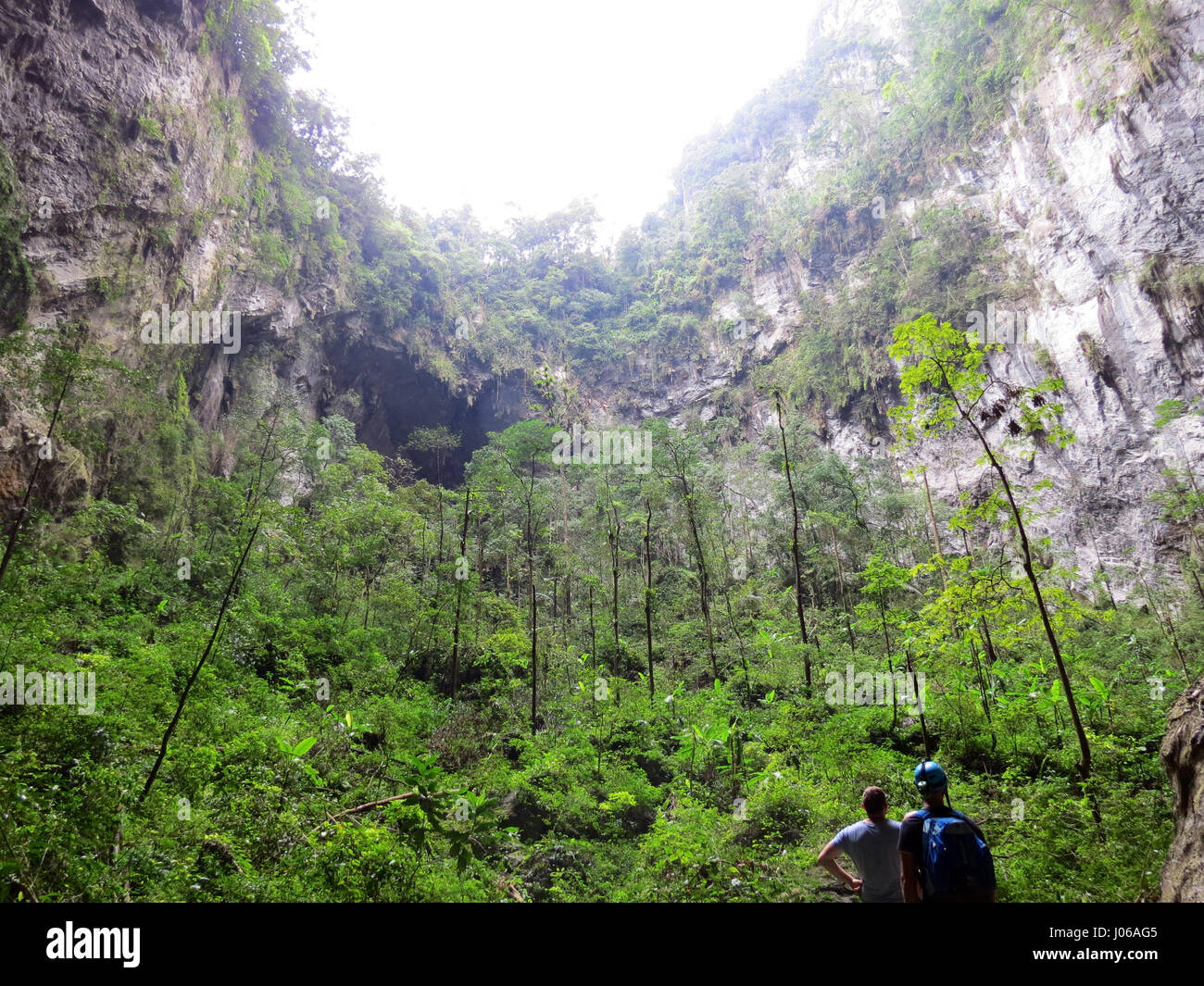 SON DOONG, VIETNAM: EYE-OPENING images showing tourists venturing and ...
