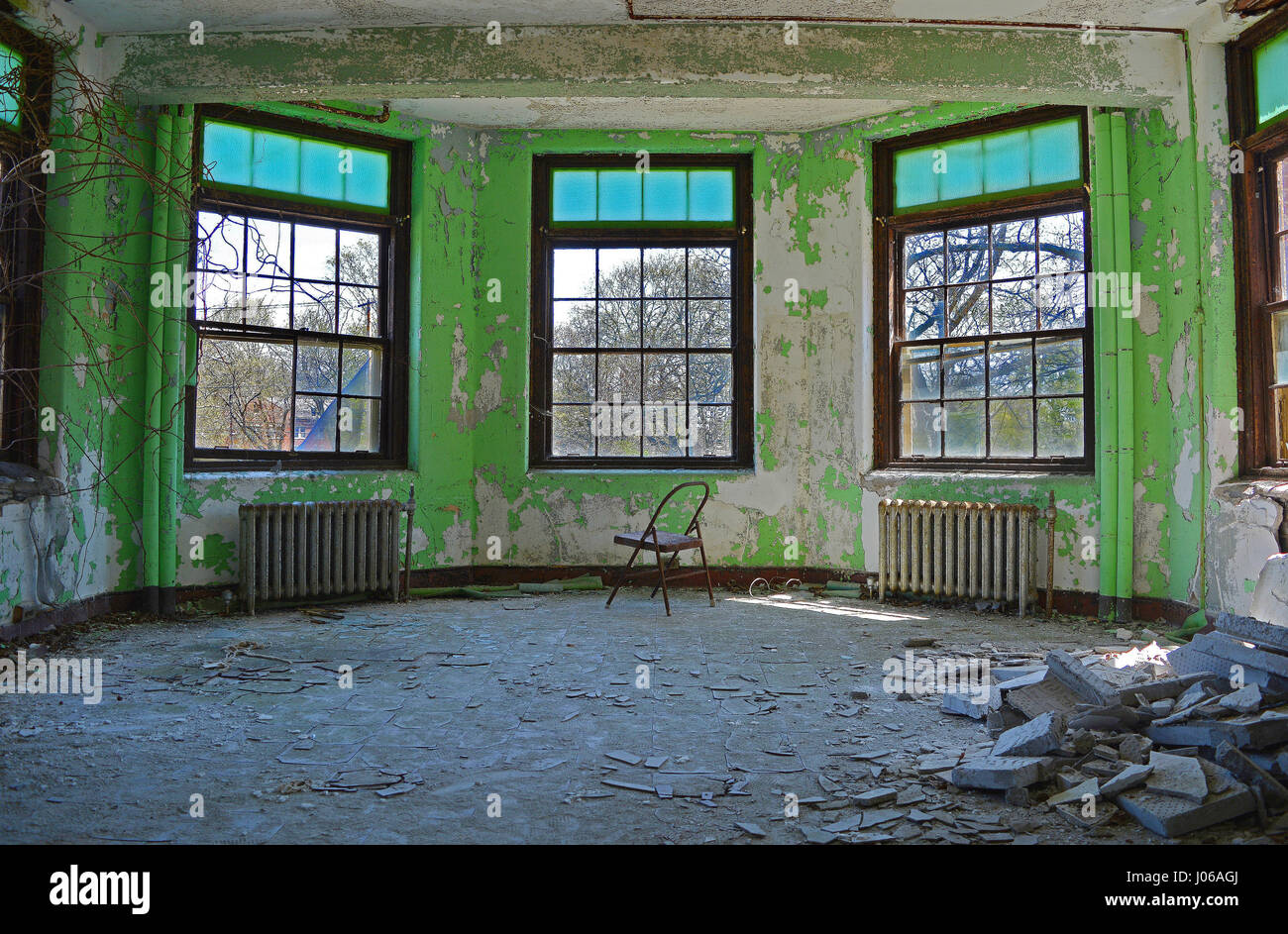 CONNECTICUT, USA: DISTURBING images show a crumbling hospital that was ...