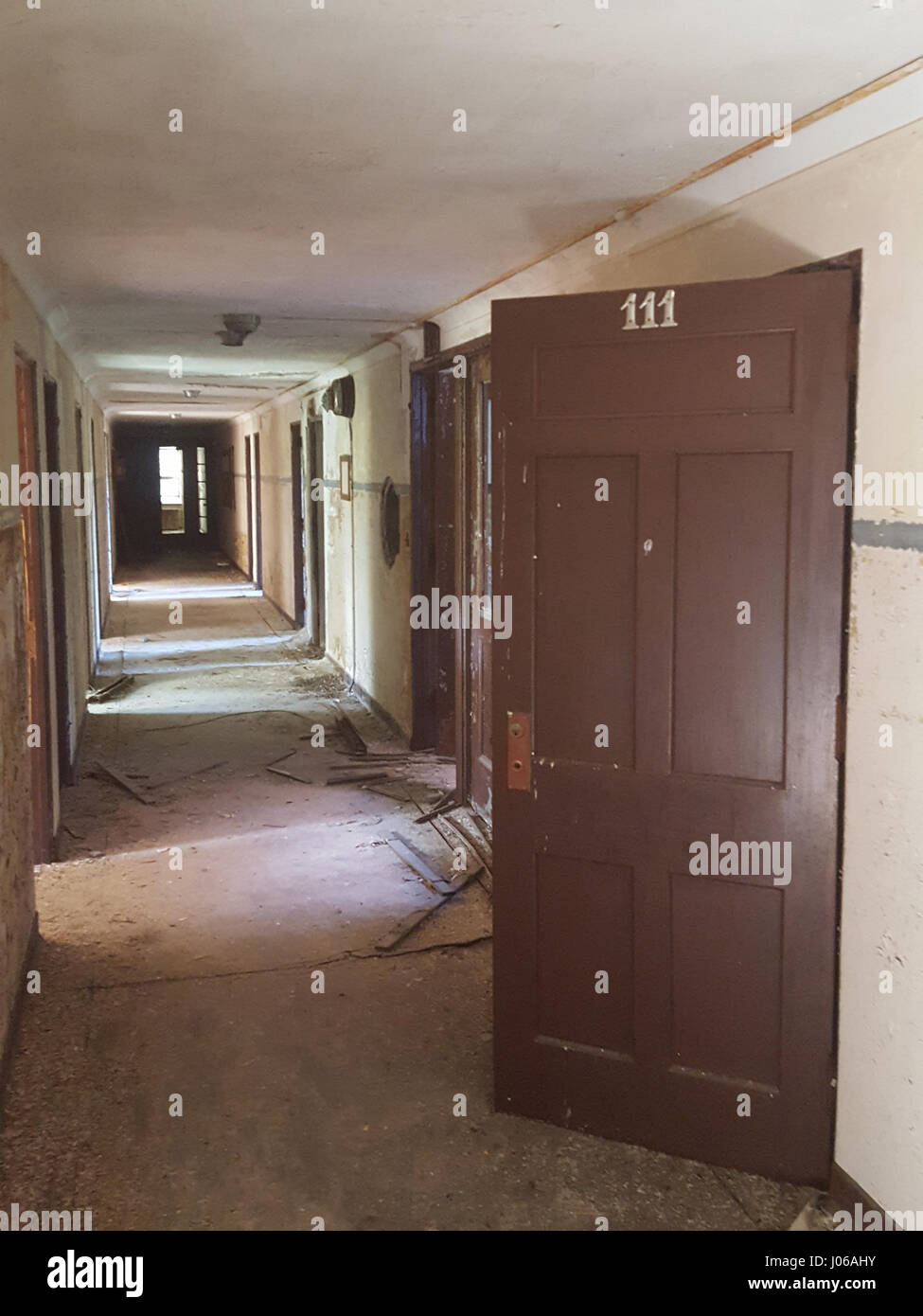 CONNECTICUT, USA: DISTURBING images show a crumbling hospital that was ...