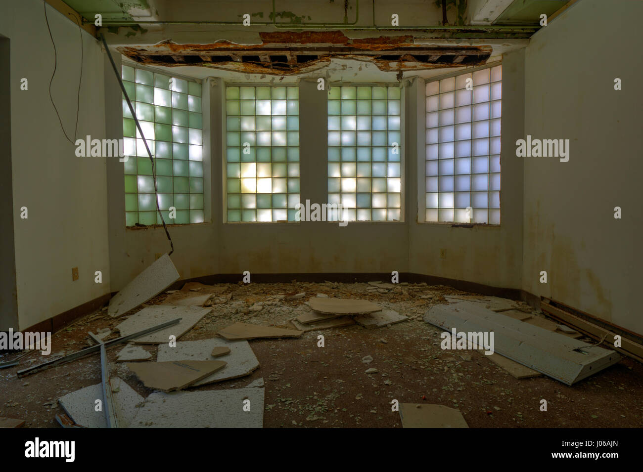 CONNECTICUT, USA: DISTURBING images show a crumbling hospital that was ...