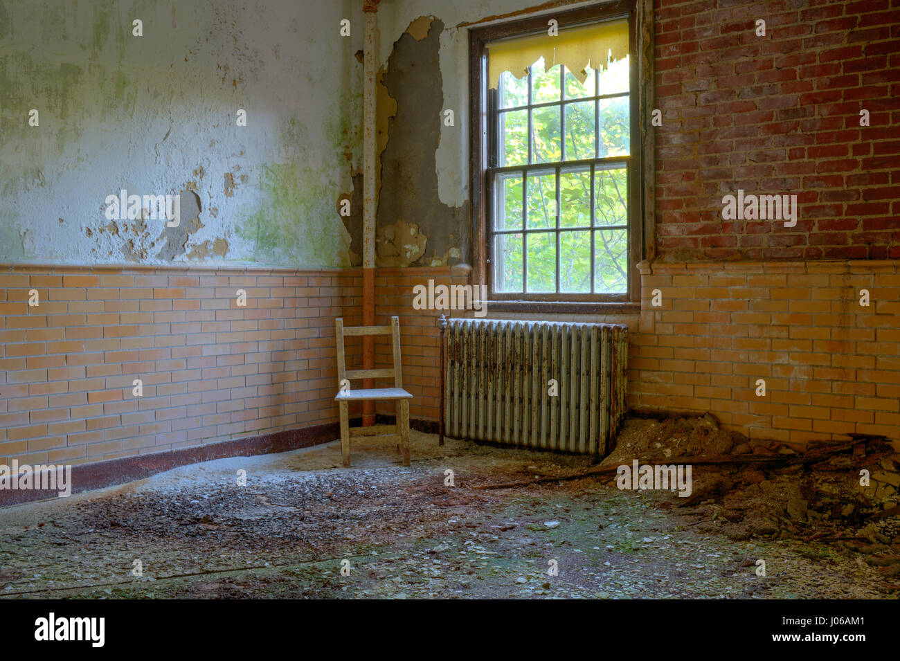 CONNECTICUT, USA: DISTURBING images show a crumbling hospital that was ...