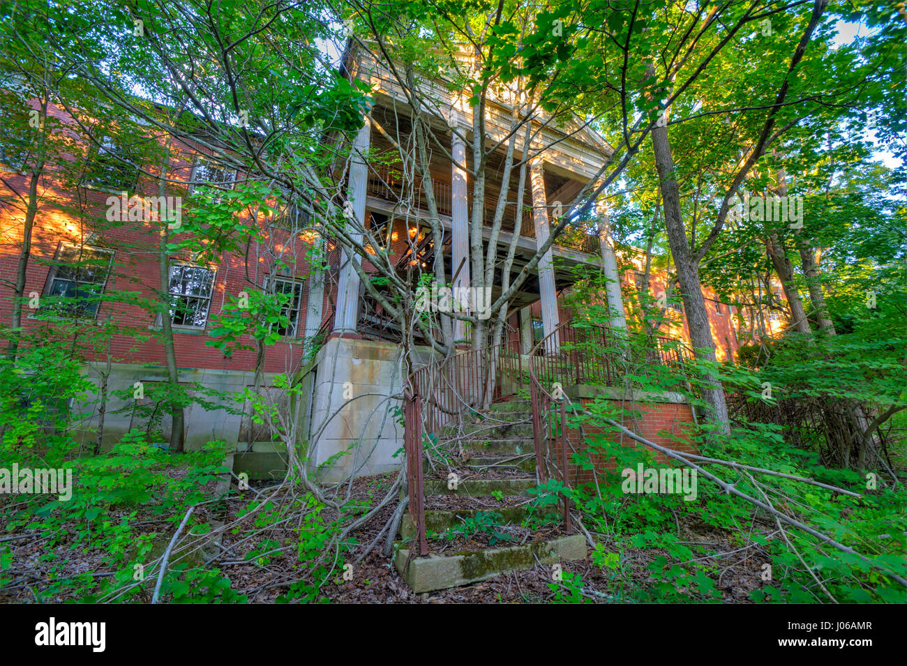 CONNECTICUT, USA: DISTURBING images show a crumbling hospital that was ...