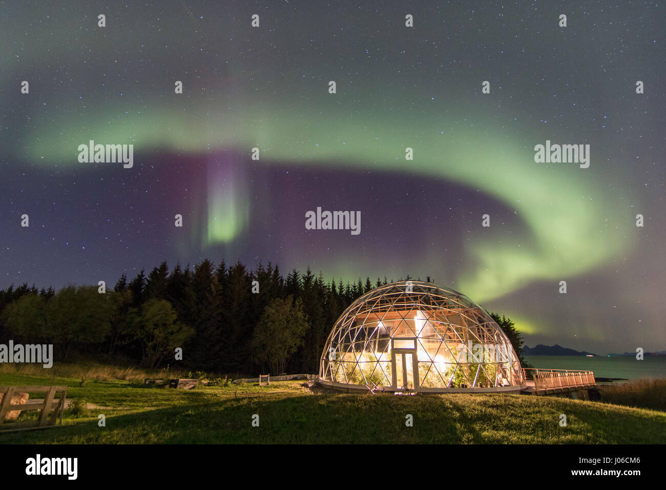 Igloo shape hi-res stock photography and images - Alamy