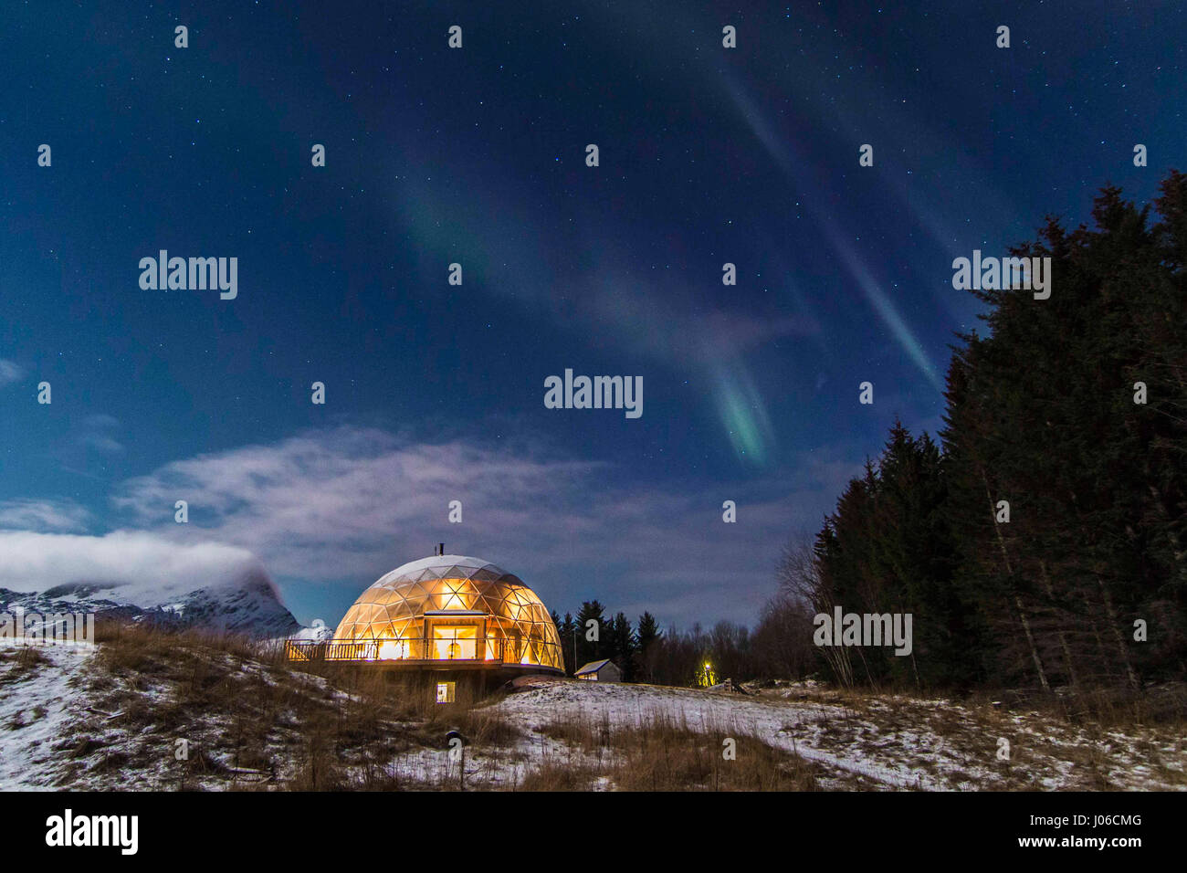 Igloo shape hi-res stock photography and images - Alamy