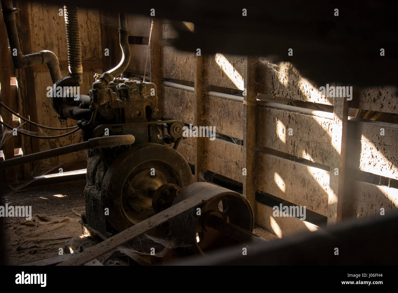 Old milling machine hi-res stock photography and images - Alamy