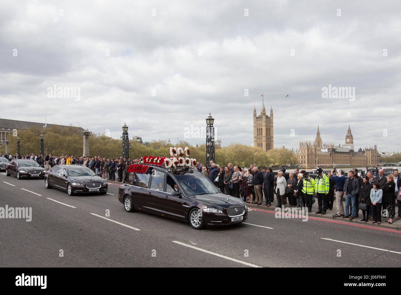 The coffin of Pc Keith Palmer crosses Lambeth Bridge with the Houses of ...