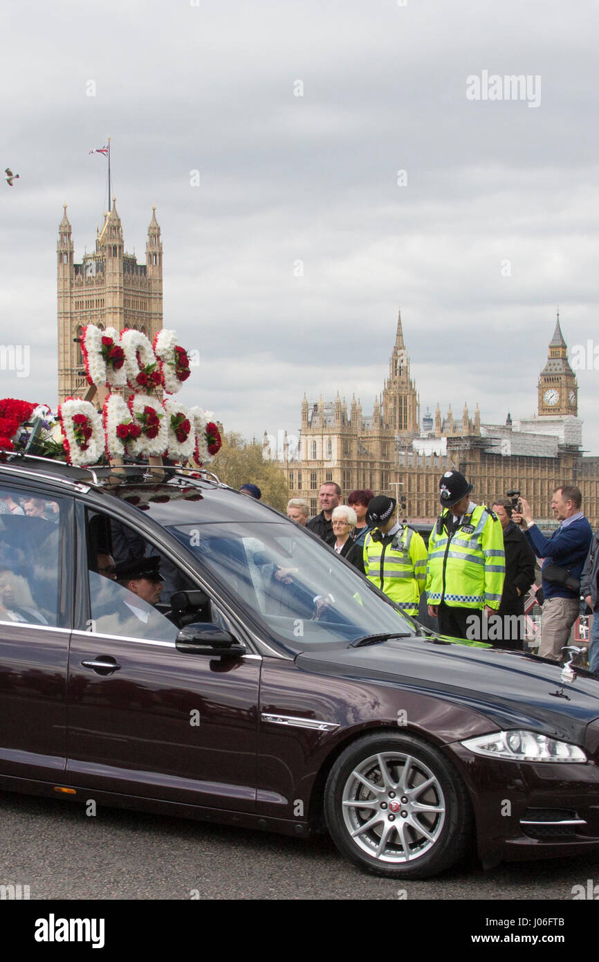 The coffin of Pc Keith Palmer crosses Lambeth Bridge with the Houses of ...