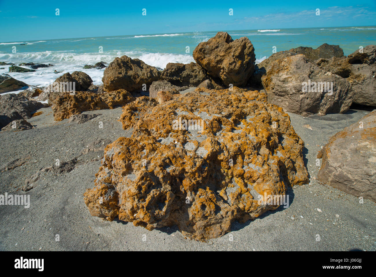 rocky beach shore line Stock Photo - Alamy