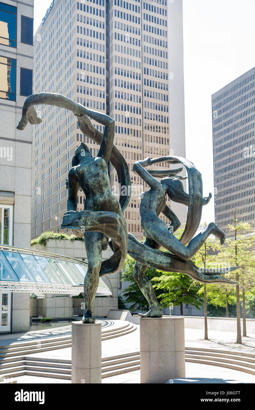 Statue of Dancing Women in Atlanta Stock Photo - Alamy
