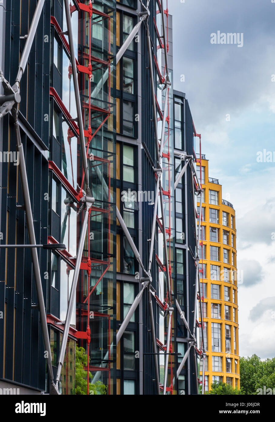 Modern and award-winning blocks of flats situated on Thames Southbank ...