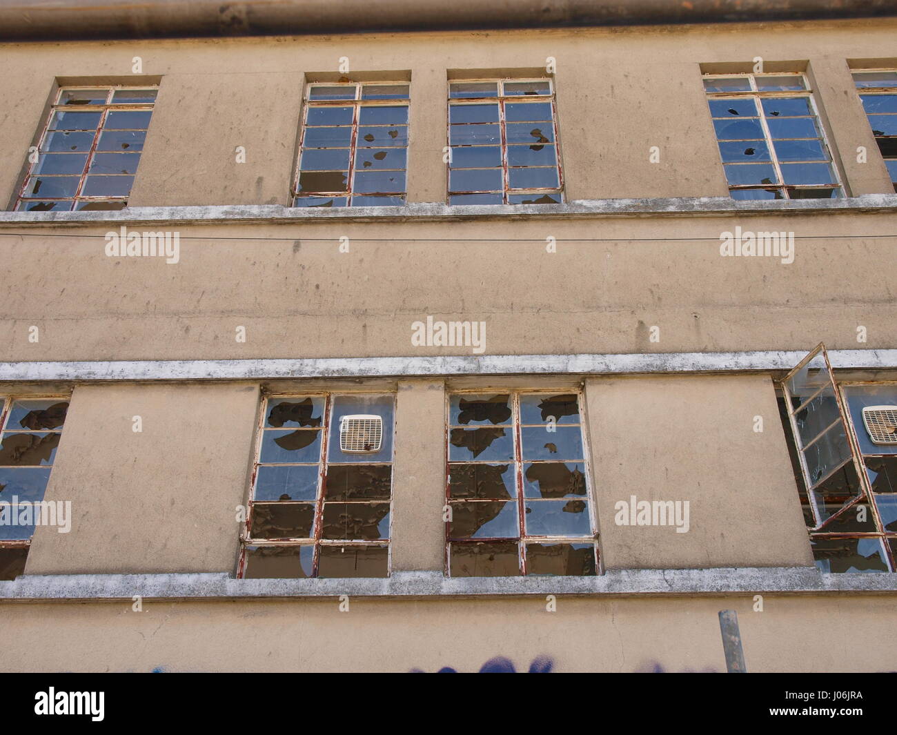 Broken windows hi-res stock photography and images - Alamy