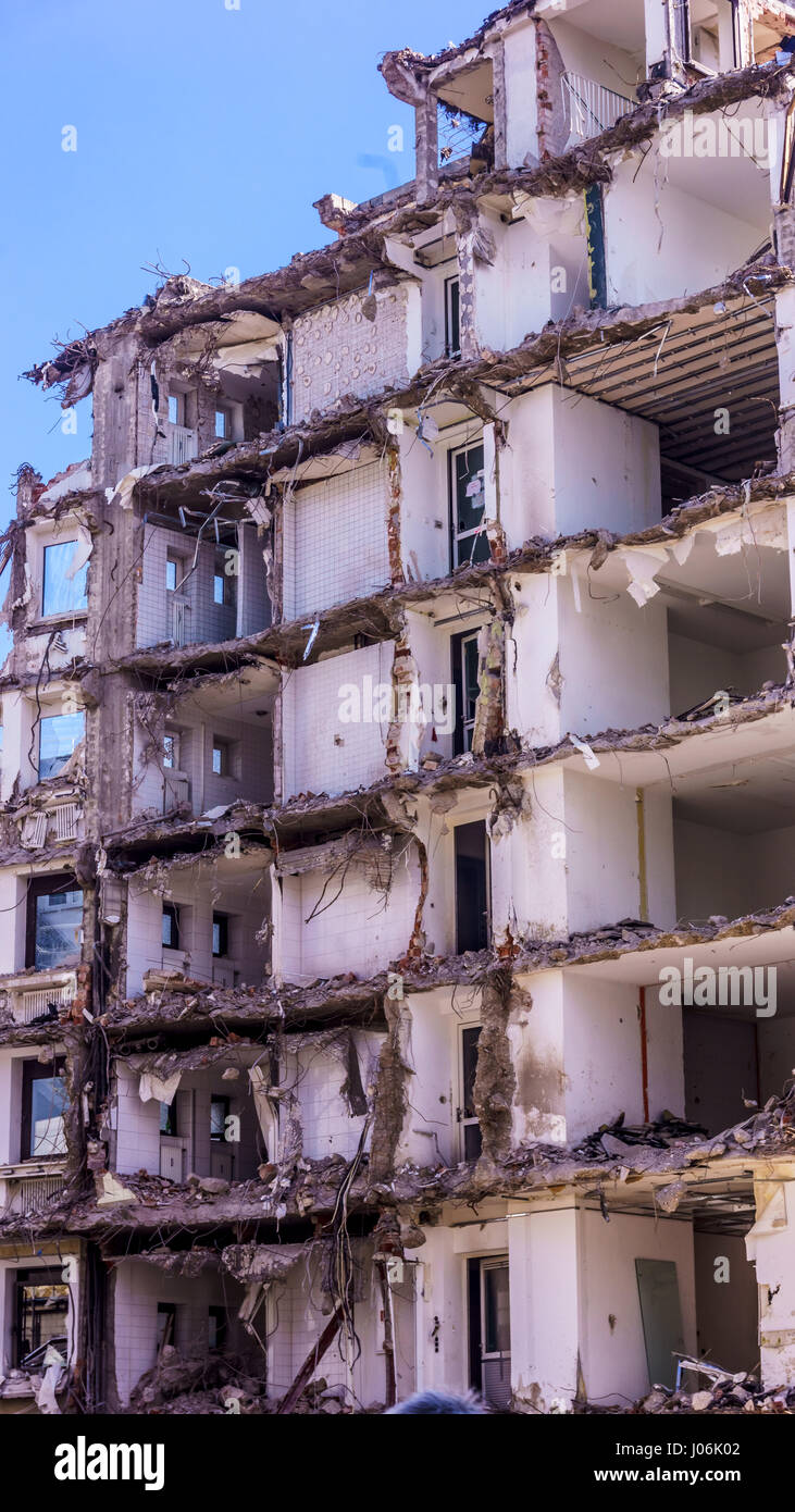 Demolished Building. Deconstruction of building Stock Photo - Alamy