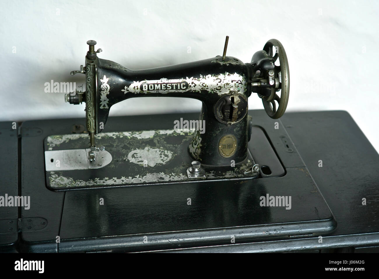 Old sewing machine Stock Photo - Alamy