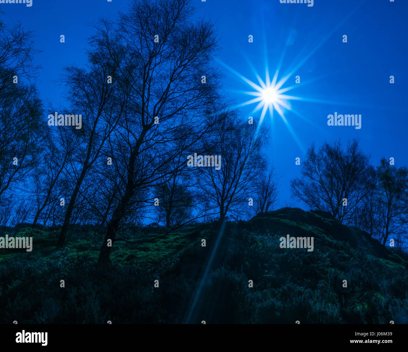 Overhead sun hi-res stock photography and images - Alamy