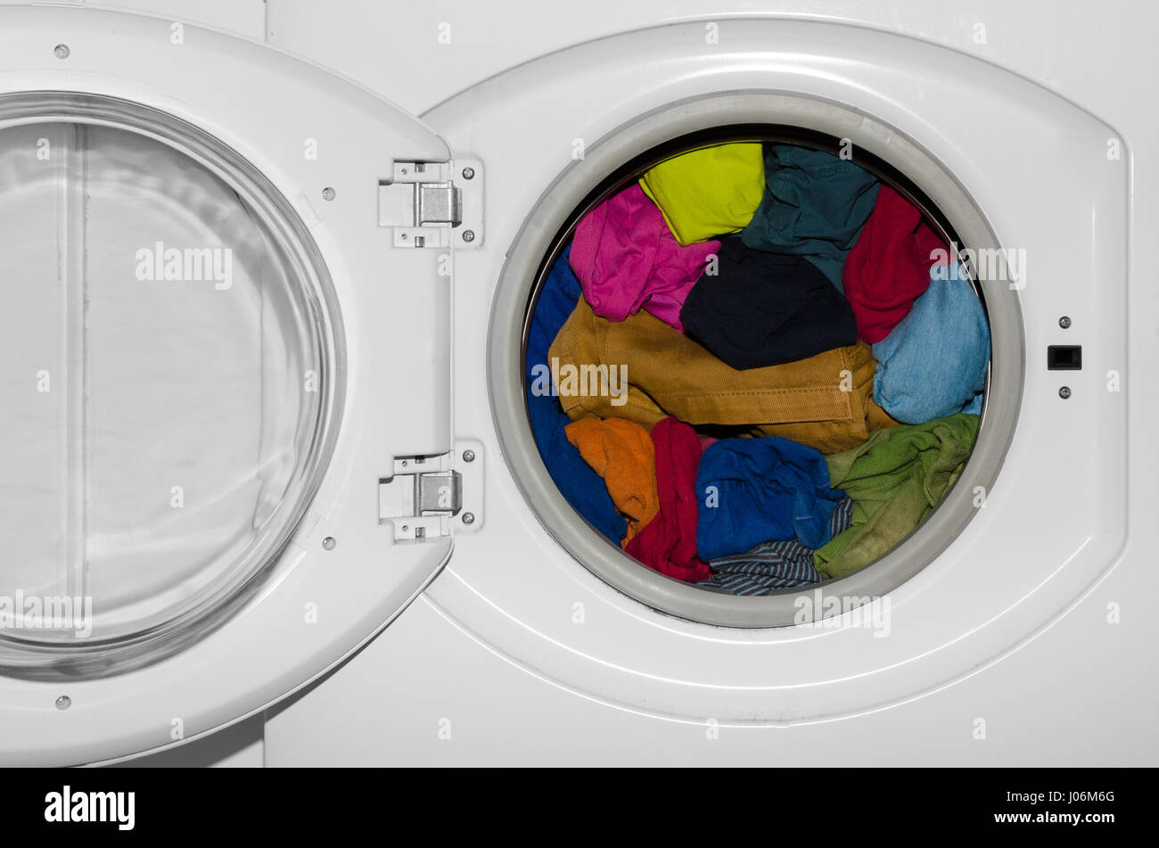 Full washing machine hi-res stock photography and images - Alamy