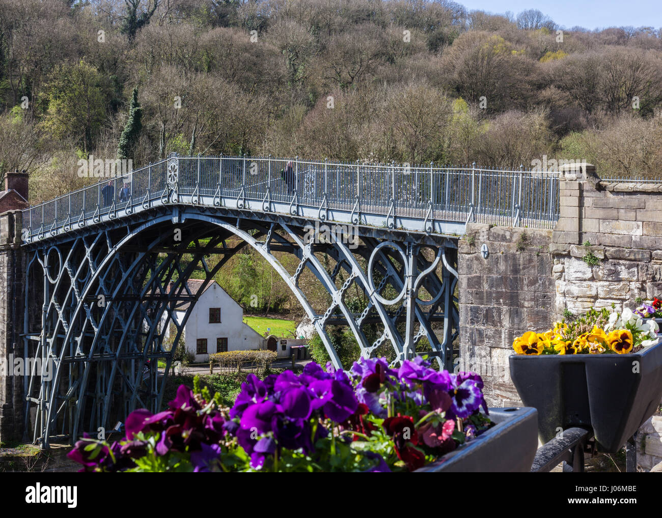 The Iron Bridge spanning the River Severn, at Ironbridge, Shropshire ...