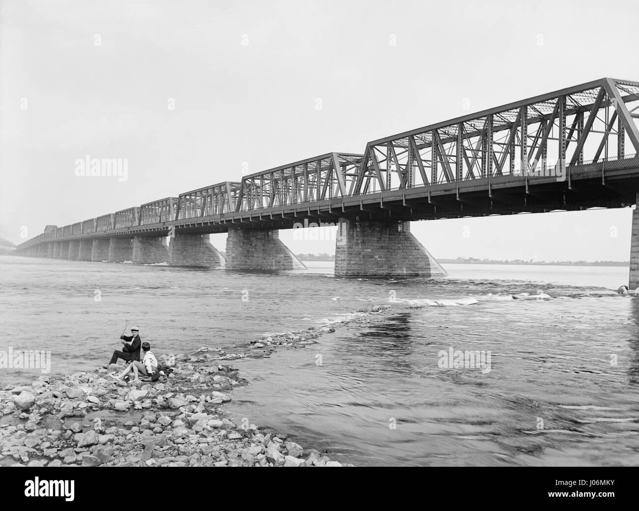 Victoria bridge montreal hi-res stock photography and images - Alamy