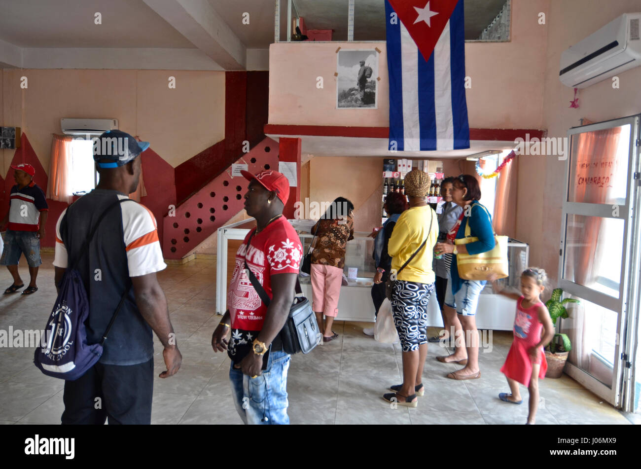 Cubans buying a Cuban bodega Stock Photo - Alamy