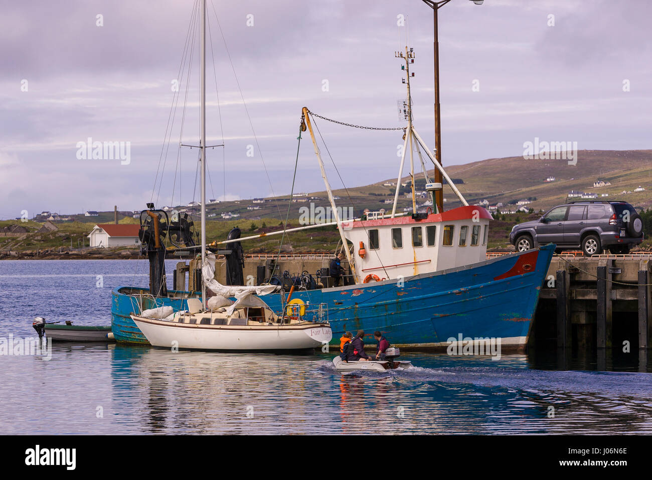 BURTONPORT, DONEGAL, IRELAND - Harbor activity Stock Photo - Alamy