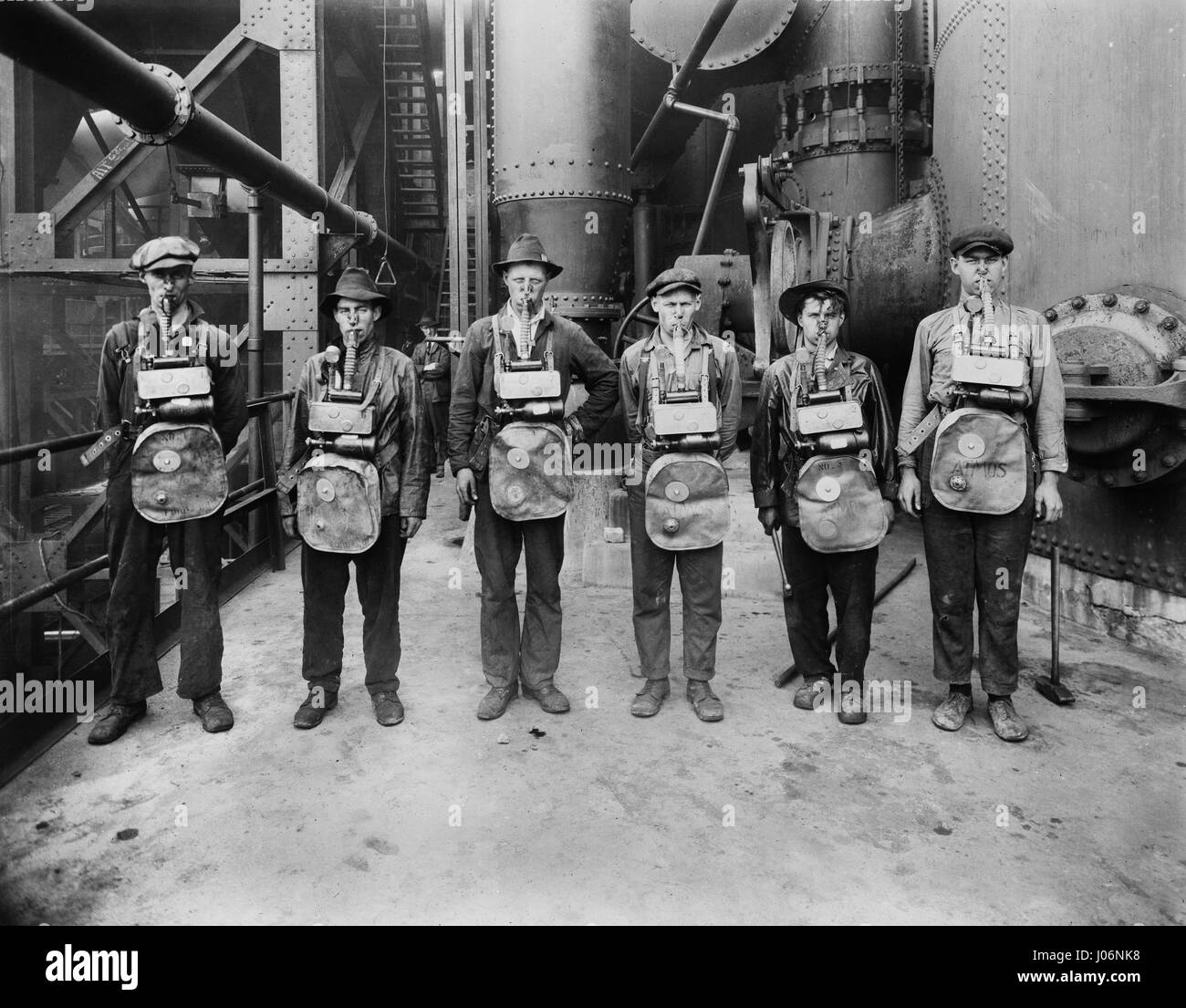 People in gas masks Black and White Stock Photos & Images - Alamy