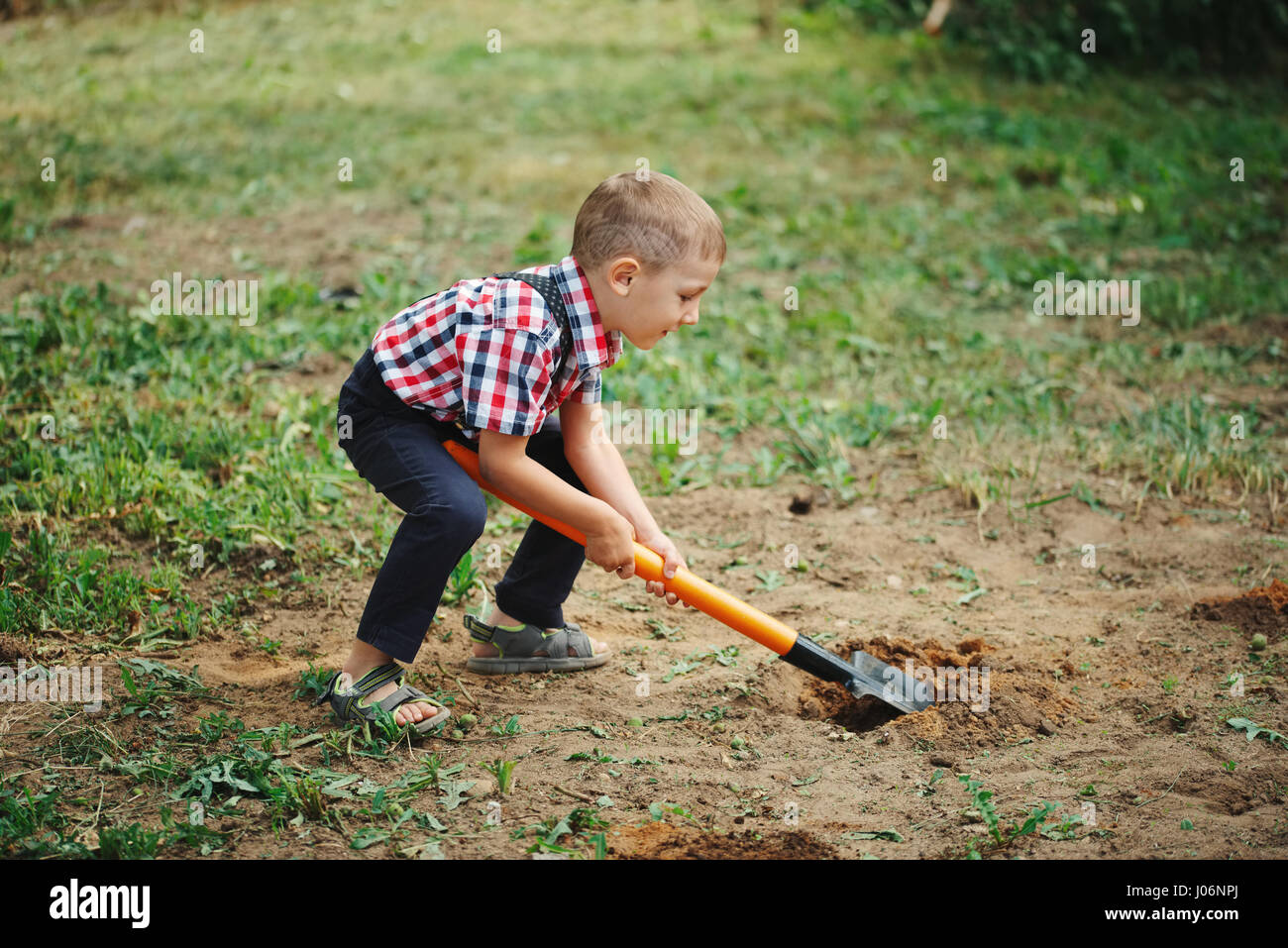 Kid digging hi-res stock photography and images - Alamy