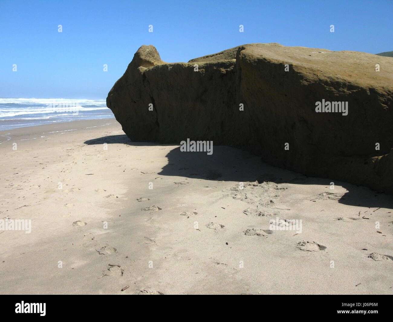 Empty beaches california hi-res stock photography and images - Alamy