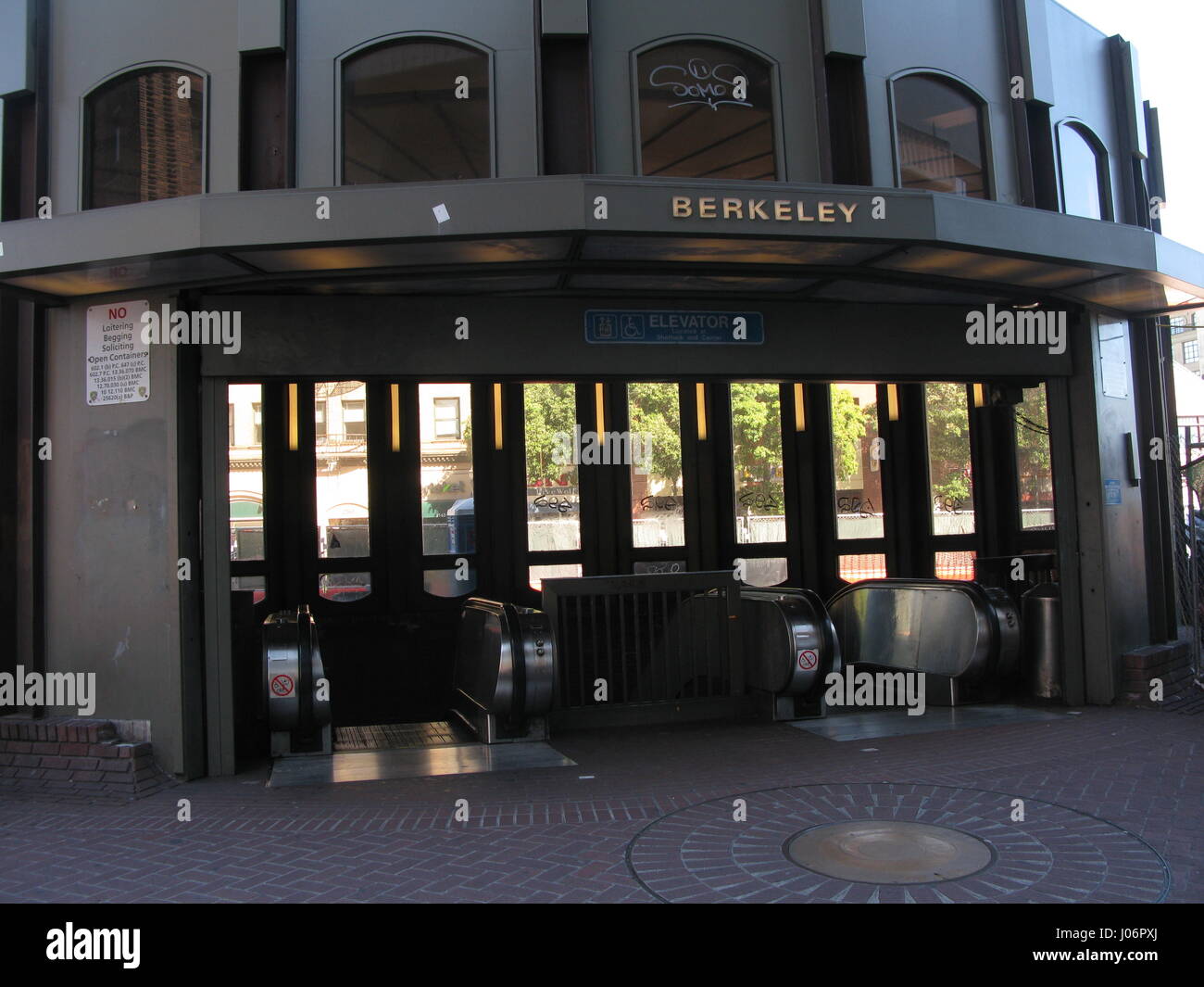 Downtown bart berkeley california hi-res stock photography and images ...