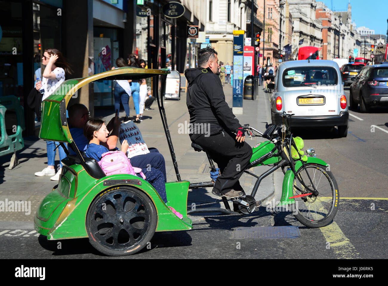 Rickshaw taxi in London Stock Photo - Alamy