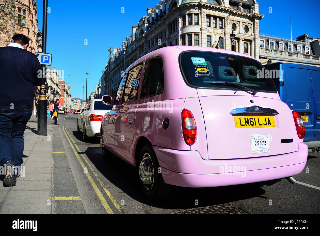 Pink london taxi cab hi-res stock photography and images - Alamy