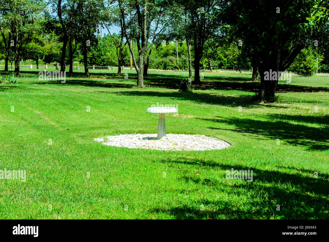 white bird bath Stock Photo - Alamy
