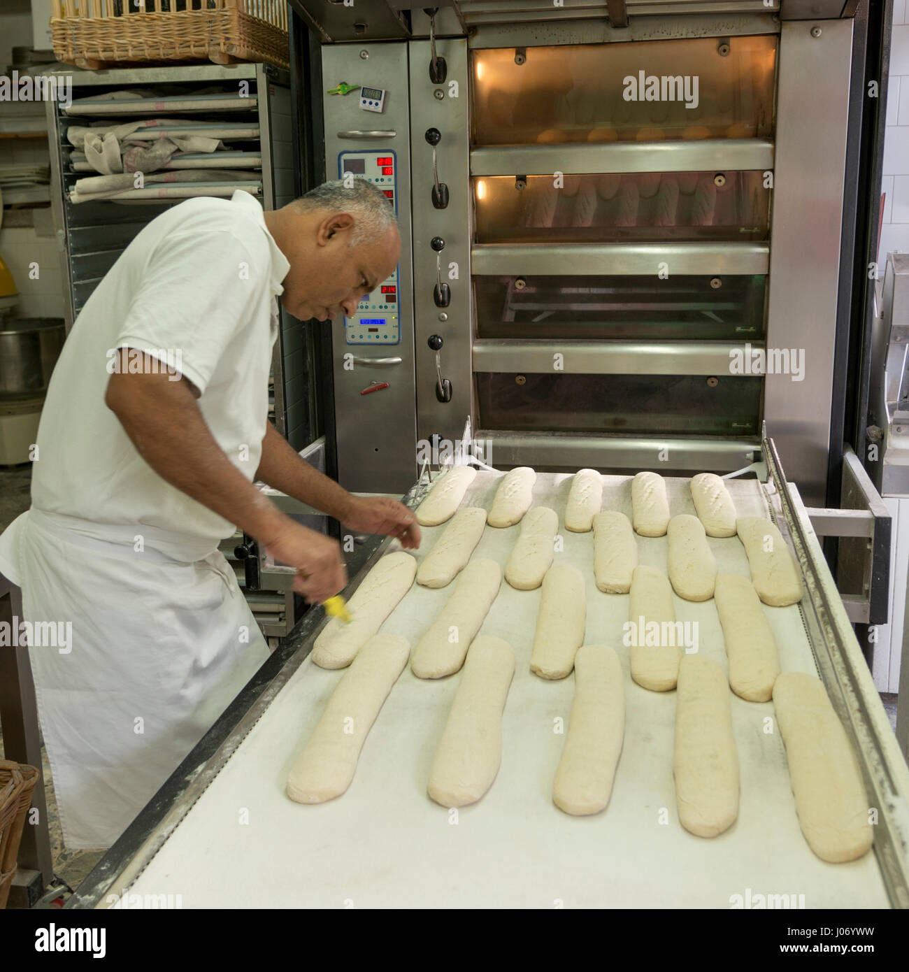 Scoring bread hi-res stock photography and images - Alamy