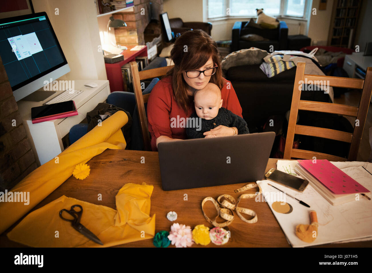 Laptop screen lap sitting home hi-res stock photography and images - Alamy