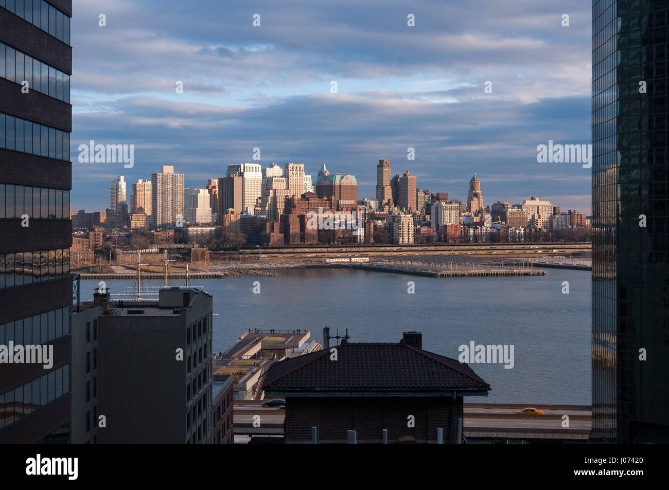 Sky clouds architecture hi-res stock photography and images - Alamy