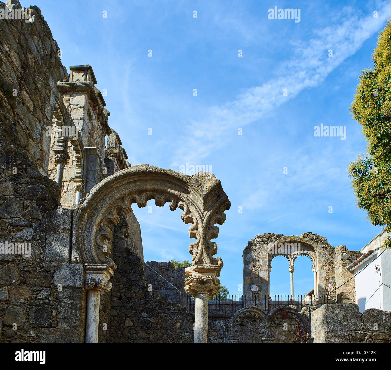 Detail of ruinas fingidas (Fake ruins) in Evora Public park, Jardim ...