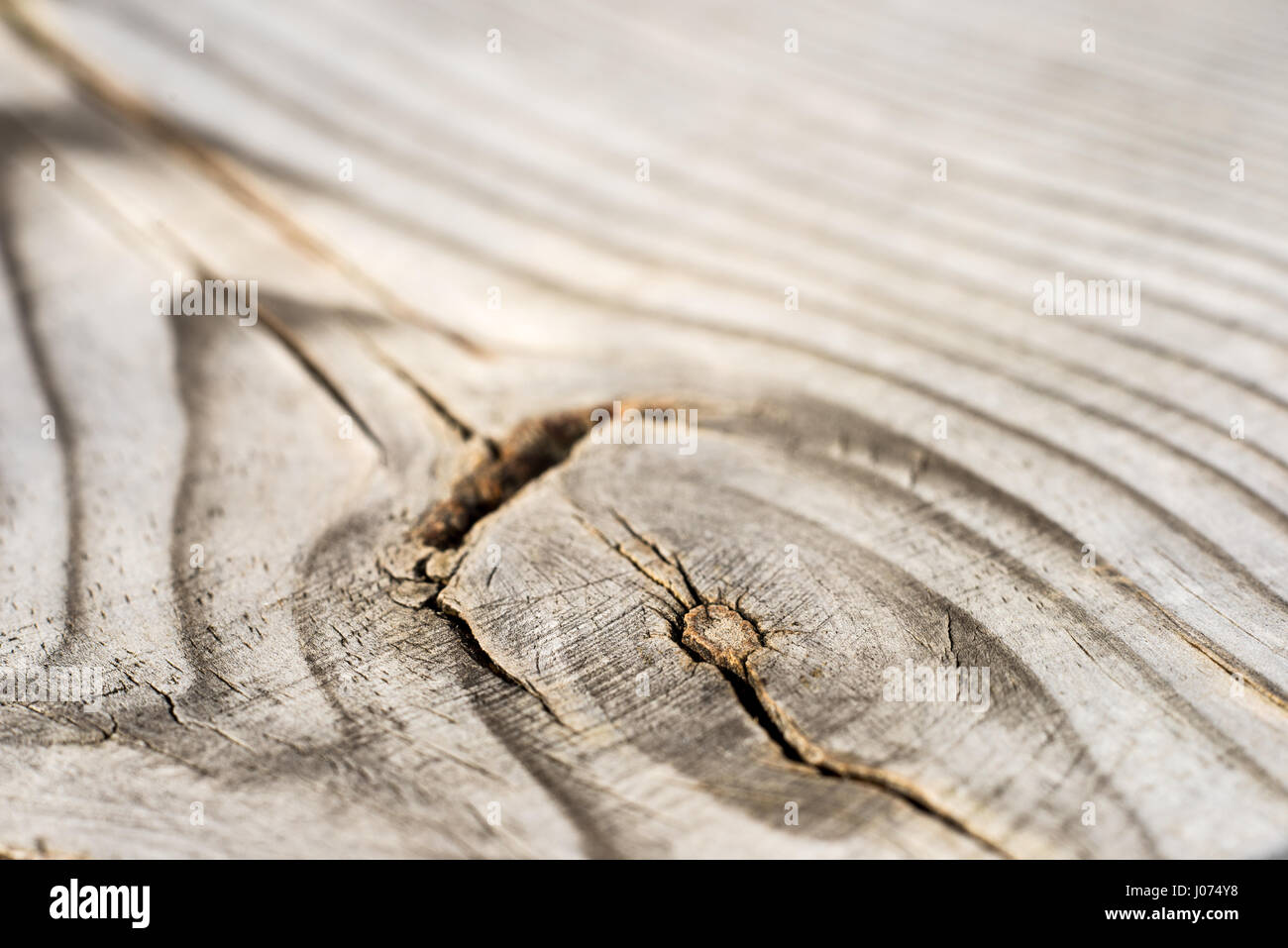 wooden plank with splinters and cracks Stock Photo - Alamy