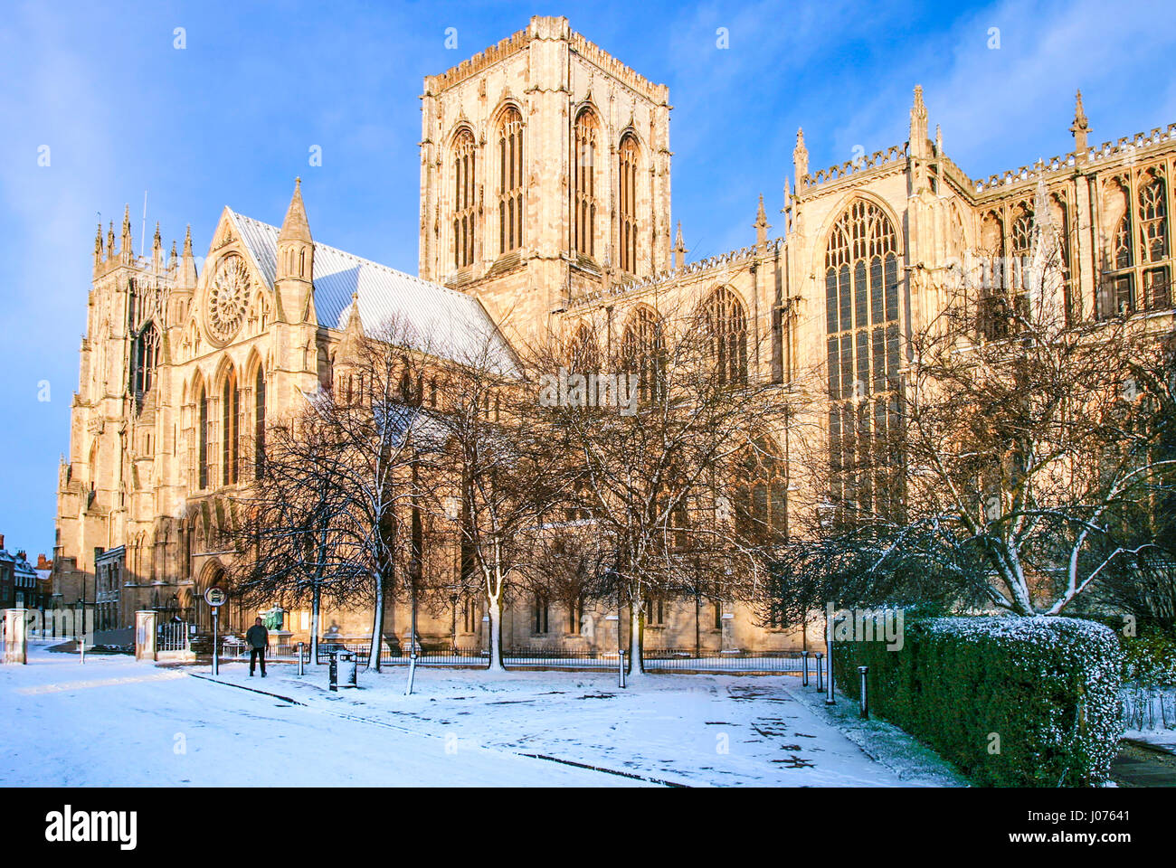 York city uk snow cathedral hi-res stock photography and images - Alamy