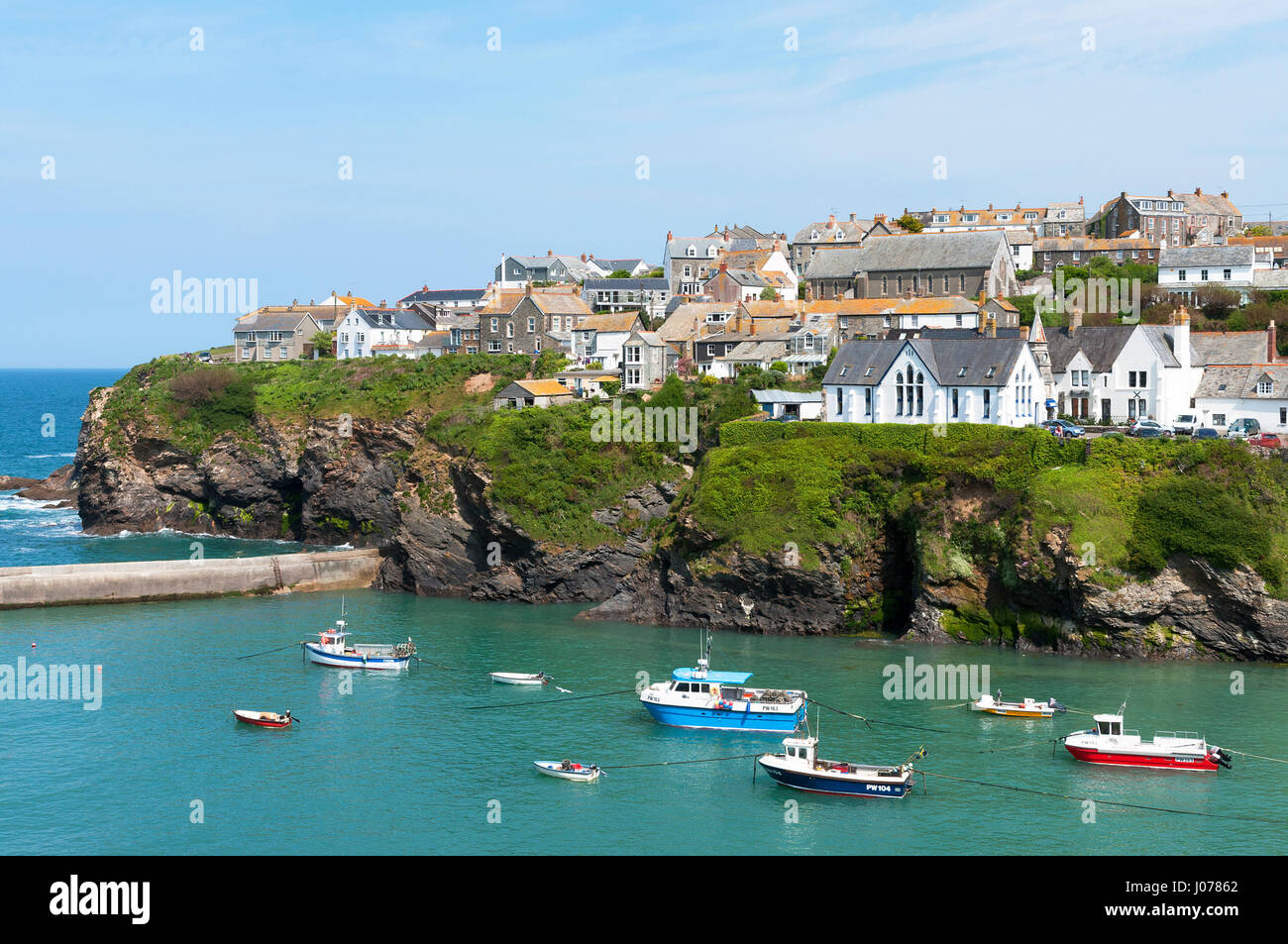 Cornwall cottage cliff hi-res stock photography and images - Alamy
