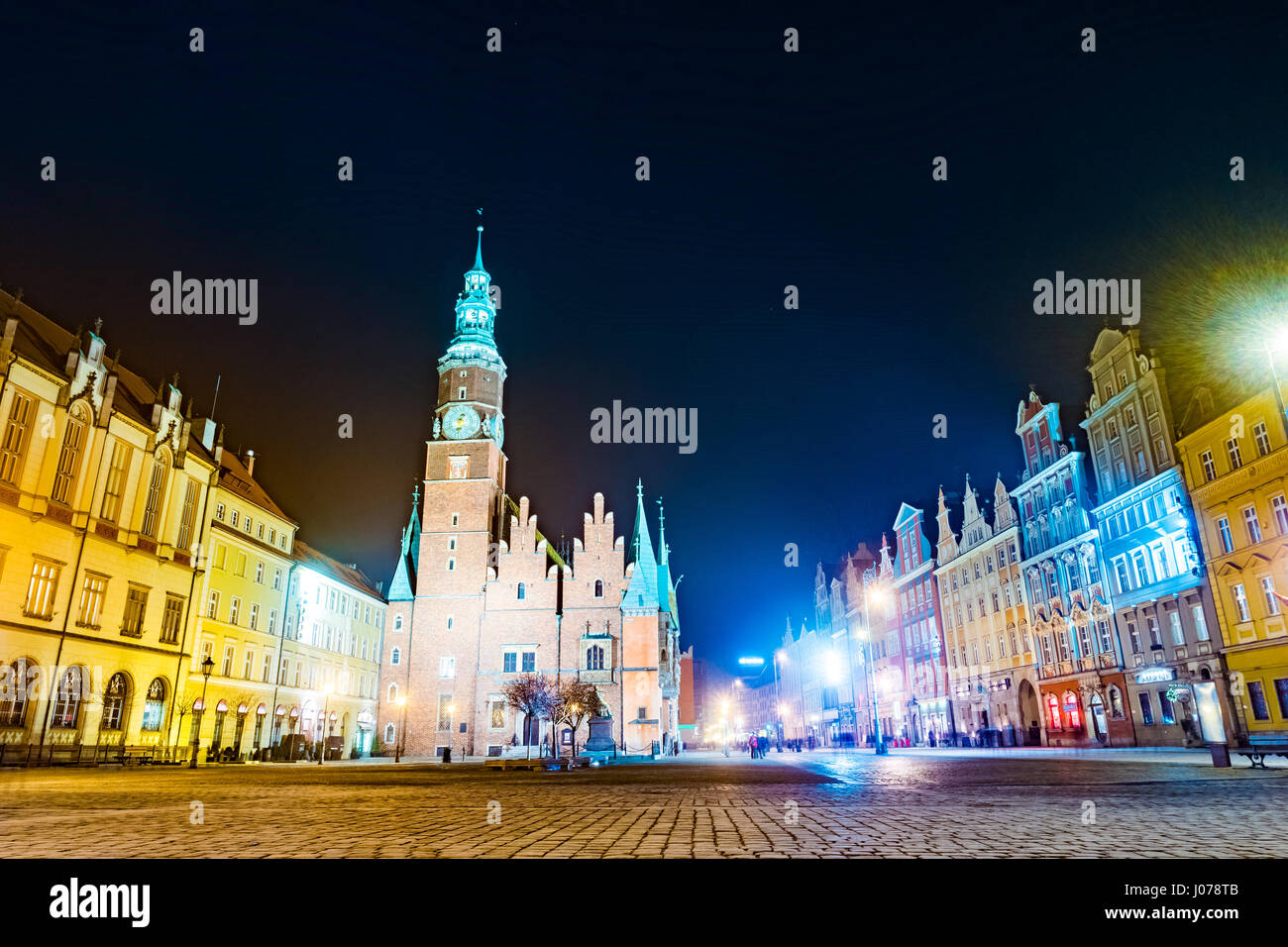 The Market Square (Rynek Ratusz) in Wroclaw at night Stock Photo - Alamy