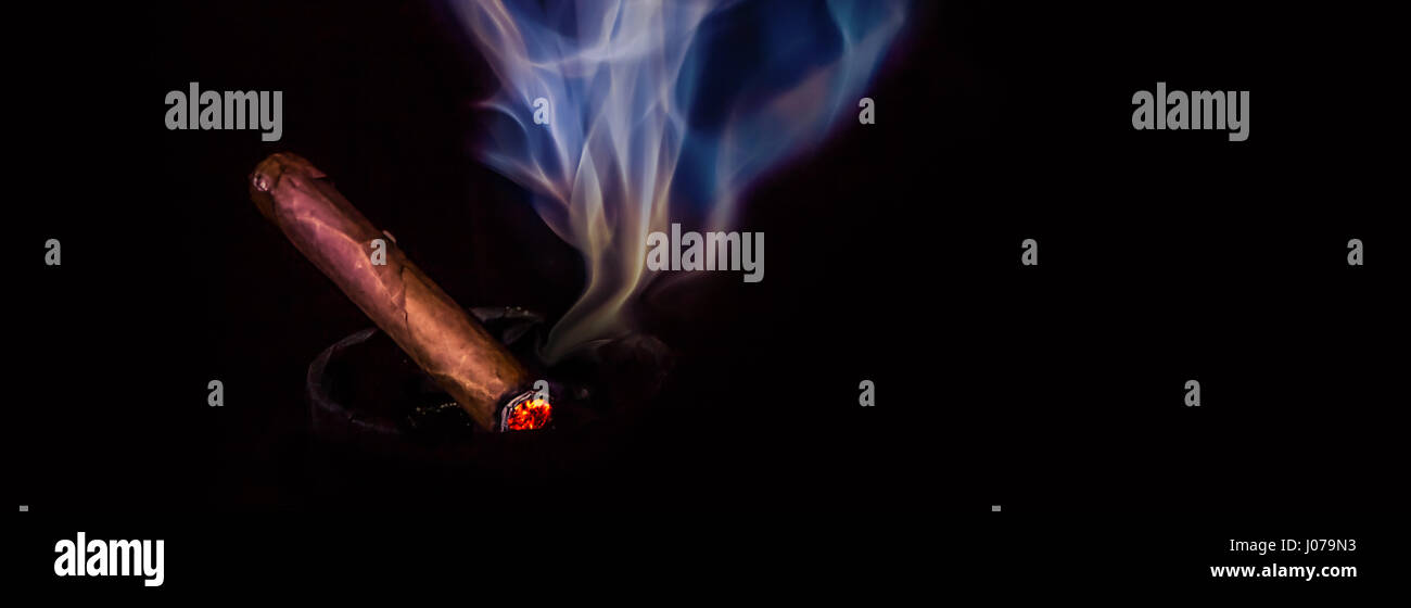 Smoke stogie hi-res stock photography and images - Alamy